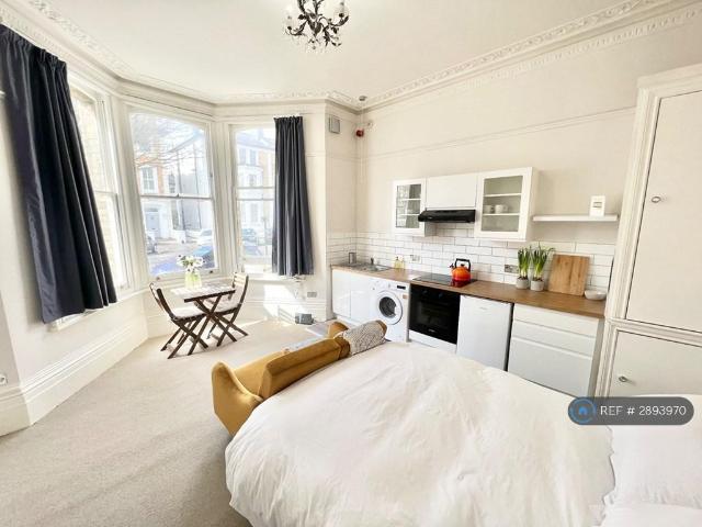 Selborne Road, Hove, BN3 Studio to rent £1,000 pcm £231 pw