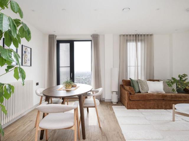 Selbourne Road, Walthamstow, E17 2 bed flat to rent £2,890 pcm £667 pw