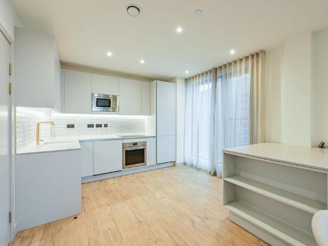 Selbourne Road, Walthamstow, E17 2 bed flat to rent £2,970 pcm £685 pw