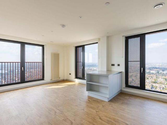 Selbourne Road, Walthamstow, E17 2 bed flat to rent £3,250 pcm £750 pw