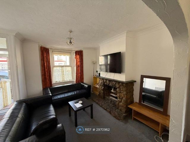 Selbourne Road, Gillingham ME7, 3 bed terraced house to rent, £1,300 pcm | PrimeLocation
