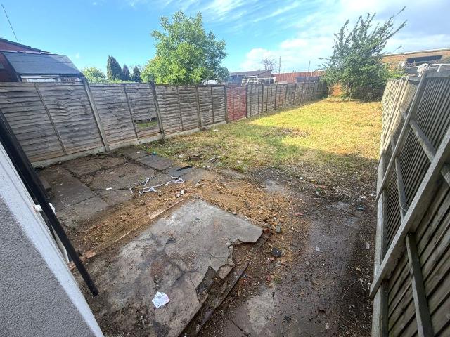 Selbourne Road, Luton LU4, 3 bed end terrace house to rent, £1,600 pcm | PrimeLocation