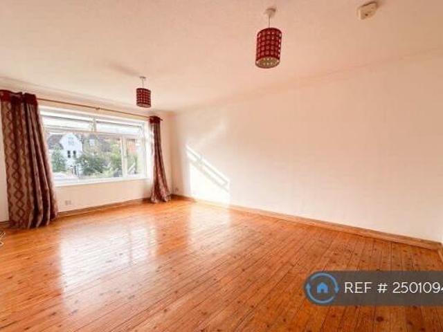 Selbridge Court, London, 2 Bedroom Flat