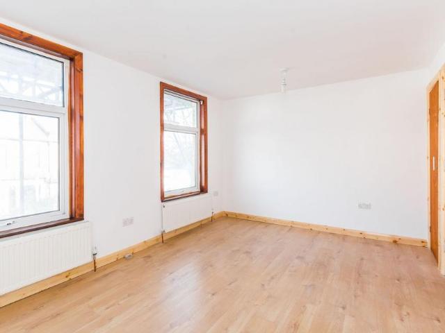 Selby Road, Leytonstone, London, E11 2 bed flat to rent £1,950 pcm £450 pw