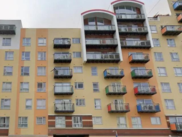 Select & Save, 129 West Parkside, London, SE10 0EL, United Kingdom | 3 bed apartment for rent #167232341 | Rentberry