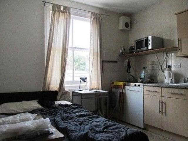 SELF CONTAIN STUDIO FLAT TO LET IN HOLLOWAY, LONDON N7. DSS CONSIDERED