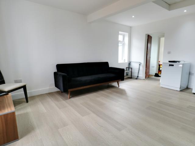 Self Contained Annex in Petts Wood – All Bills Included!