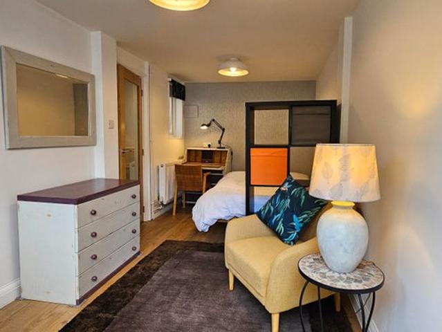 Self Contained Apartment In Leafy City Haven