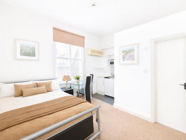 Self Contained Double Studio with AC Ensuite bath