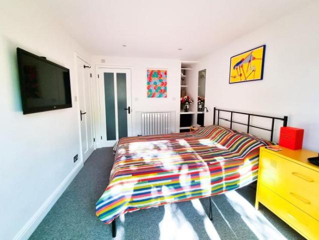 Self Contained Double Room with Own Entrance and Private Bathroom
