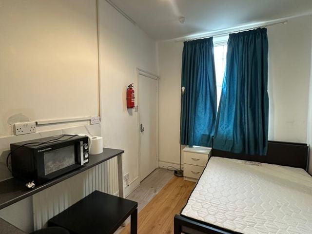 Self Contained En Suite Room For Rent
