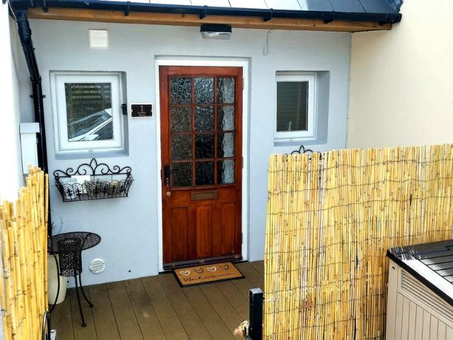 Self contained Furnished 1 bed house in Pokesdown
