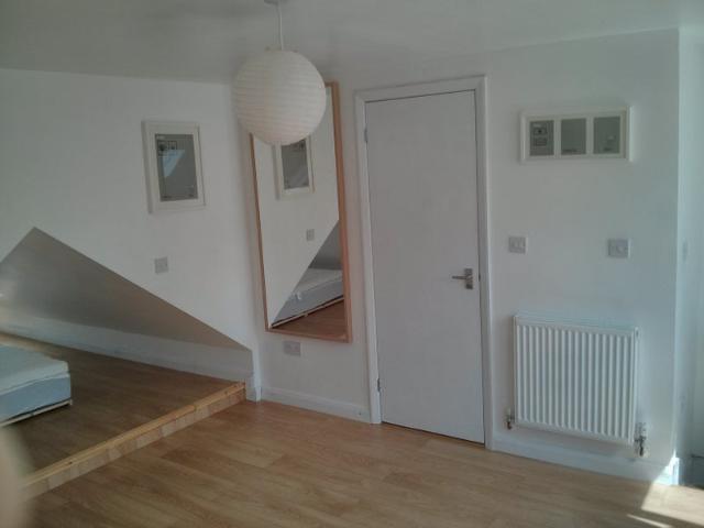 Self contained loft studio ALL BILLS