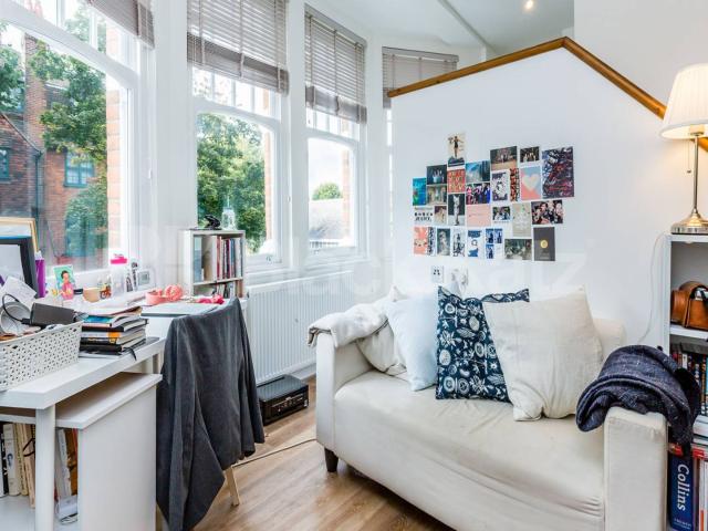 Self contained modern Studio located in Muswell Hill close to amenities