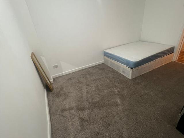 Self contained Studio Available 4 min Tooting Broa