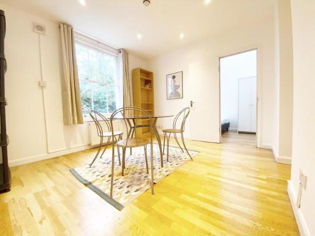Self Contained Studio Bills Inc Swiss Cottage