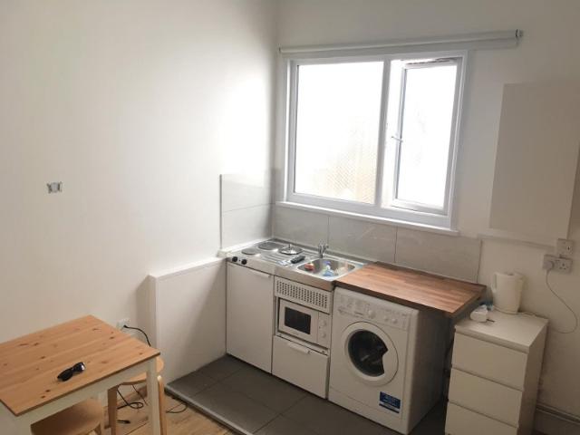 Self contained studio flat to let in London N1