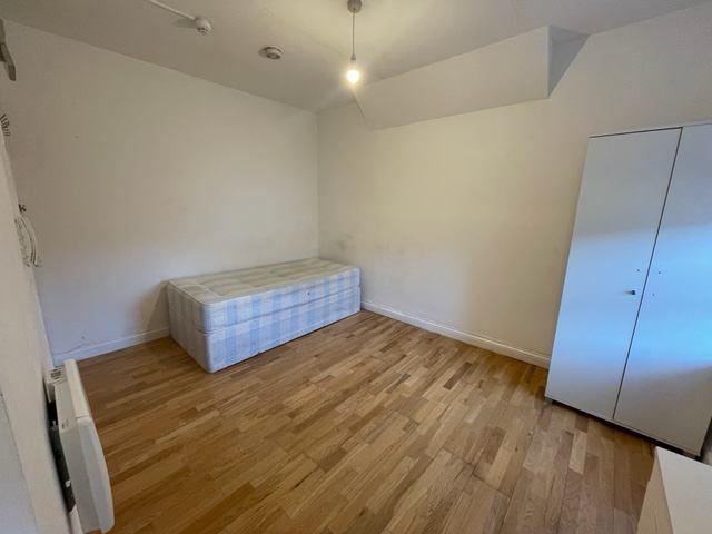 Self contained studio flat Cricklewood