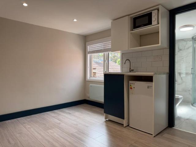 Self contained studio flat in Hither Green DSS