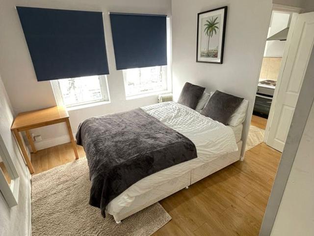 Self contained studio flat in Separated kitchen
