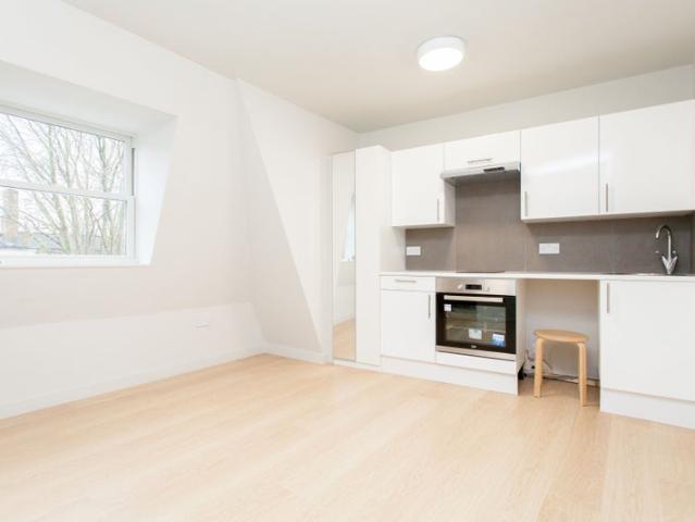 Self contained studio flat in Stoke Newington