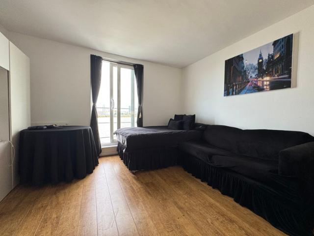 Self contained Studio Suite in Canary Wharf, E14