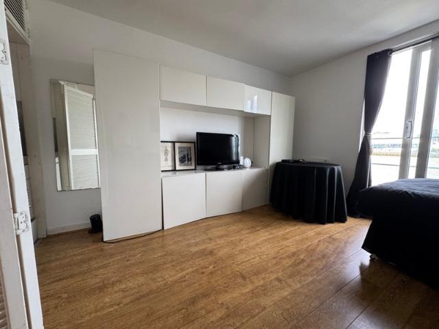 Self contained Studio Suite in Canary Wharf, E14