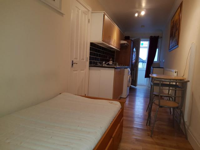 Self contained Studio Room for a Professional