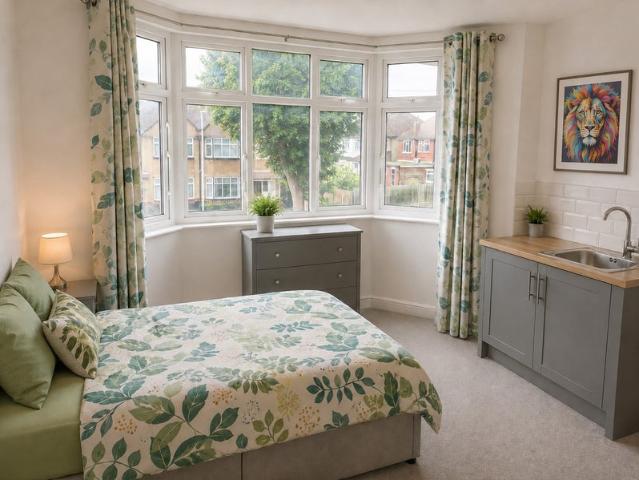 Self Contained Studio Rooms in Chessington