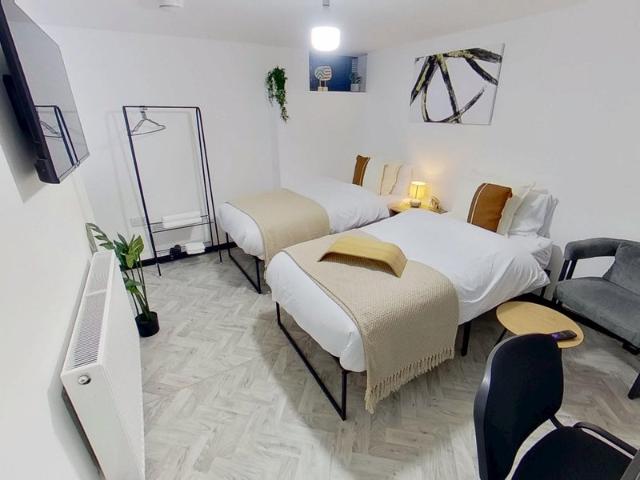 Self Contained Studio with Parking Inc Bills