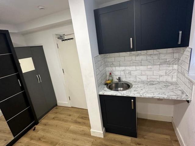 ✨ ️ Self Contained Studio to Let in Brixton