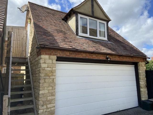 Self contained studio/annexe Mon Fri rental pref