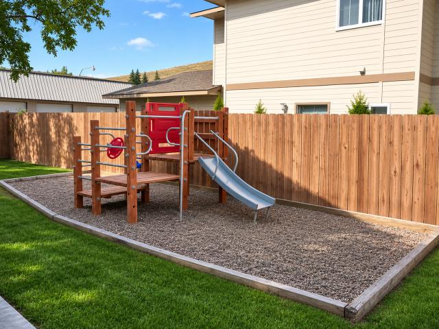 SELH30 Heritage Manor 2 Bedroom Apartment for Rent at 308 Valleyview Ave, Selah, WA 98942