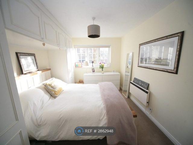 Selhurst Close, Wimbledon SW19, 2 bed flat to rent, £2,300 pcm | PrimeLocation