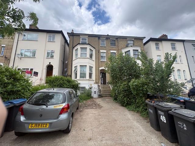Selhurst Road, London SE25, 2 bed flat to rent, £1,450 pcm | PrimeLocation