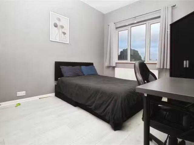 Selhurst Road, London, SE25 6LG
