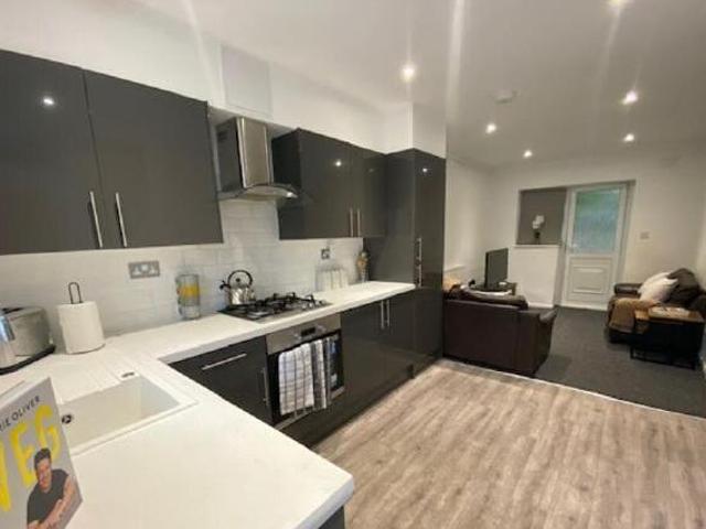 Selly Oak, Fladbury Crescent d, Birmingham, 5 Bedroom House