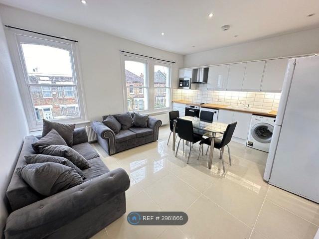 Selsdon Rd, W Norwood, Tulse Hill, Brixton, Streatham, Herne Hill SE27, 3 bed flat to rent, £2,795 pcm | PrimeLocation