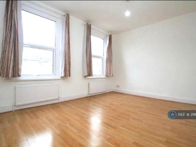 Selsdon Road, London, E13 2 bed flat to rent £1,850 pcm £427 pw