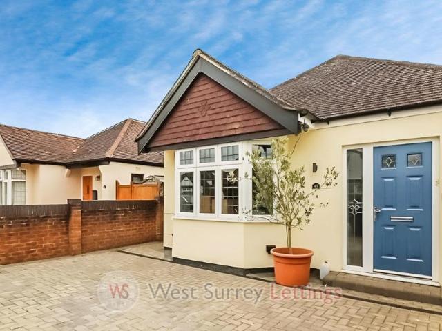 Selsdon Road, New Haw KT15 3HP 4 bed bungalow to rent £2,900 pcm £669 pw
