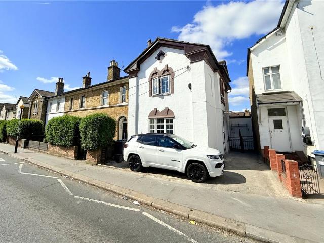 Selsdon Road, South Croydon, CR2 3 bed apartment to rent £1,950 pcm £450 pw