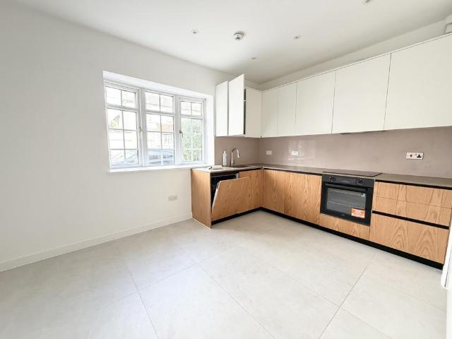 Selsdon Road, South Croydon, CR2 3 bed house to rent £2,100 pcm £485 pw