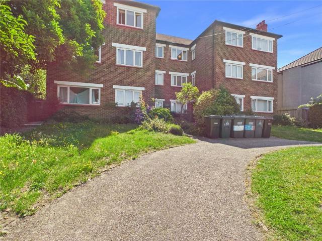 Selsdon Road, South Croydon, Surrey, CR2 3 bed maisonette to rent £1,800 pcm £415 pw