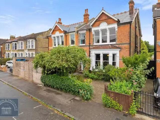 Selsdon Road, Wanstead 3 bed semi detached house for sale £1.