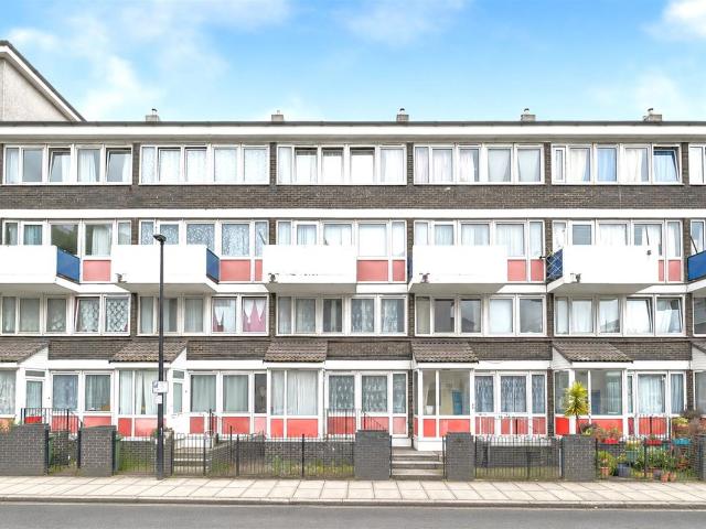 Selsey Street, London E14, 3 bed flat to rent, £2,500 pcm | PrimeLocation