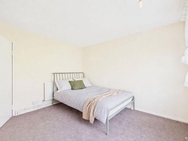 Selsfield Drive BN2, 3 bed flat to rent, £2,145 pcm | PrimeLocation
