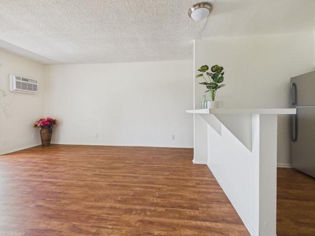Sepulveda Manhattan Apartments Studio Apartment for Rent at 8031 & 8045 Sepulveda Blvd, Los Angeles, CA 91402 Panorama City