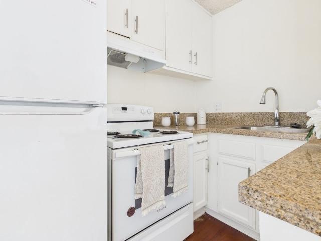 Sepulveda Manhattan Apartments Studio Apartment for Rent at 8031 & 8045 Sepulveda Blvd, Los Angeles, CA 91402 Panorama City