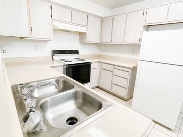 Sequoia Knolls 3 Bedroom Apartment for Rent at 3207 W Shields Ave, Fresno, CA 93722