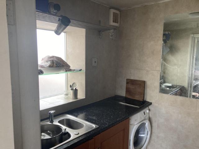 Serviced 1 Bed flat M1 J30 Mon–Fri Stay option